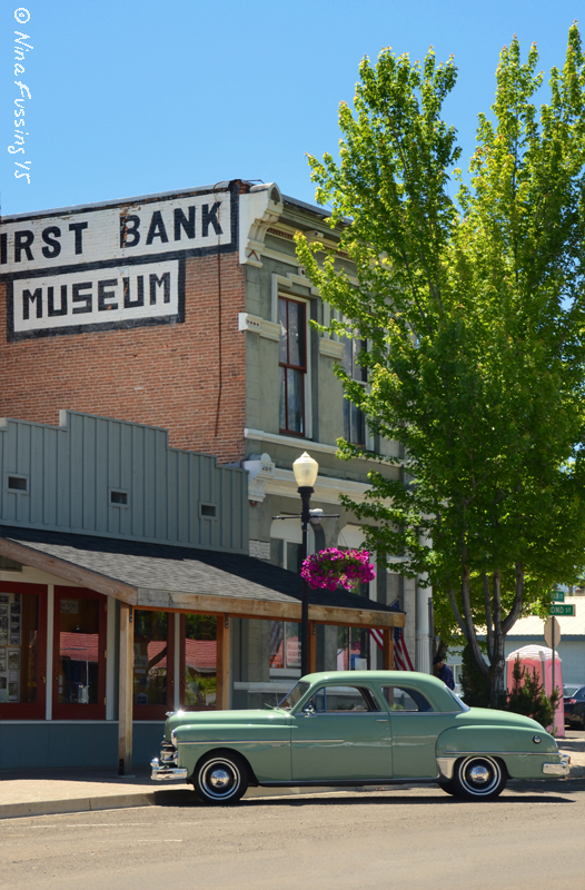 Classic car, classic building – Wheeling It: Tales From a Nomadic Life